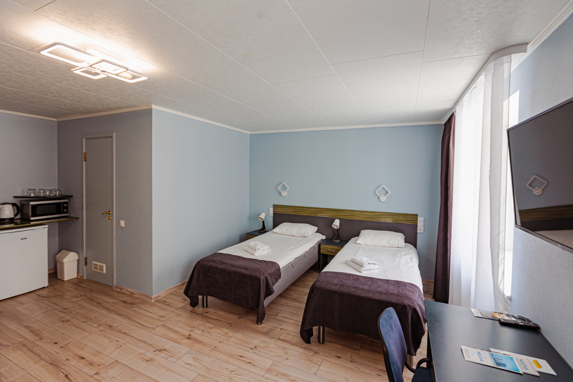 Price for a room with three beds at the INGER Hotel in Narva